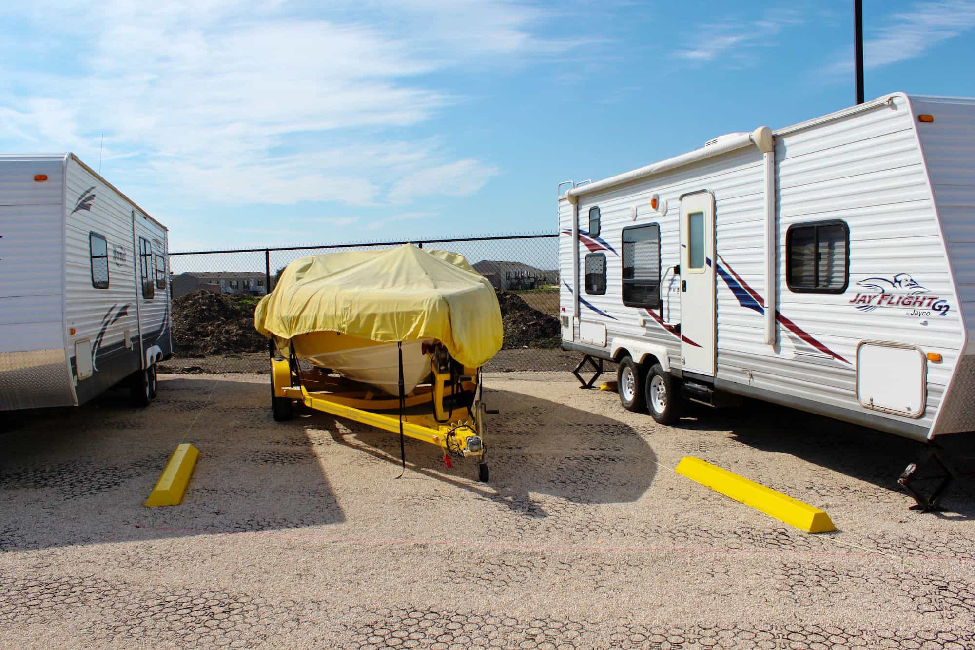 10 Rental Yard Ideas For Low-Maintenance Paving